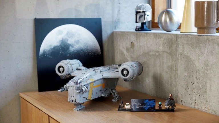 New LEGO UCS Razor Crest Revealed – Sandcrawler News